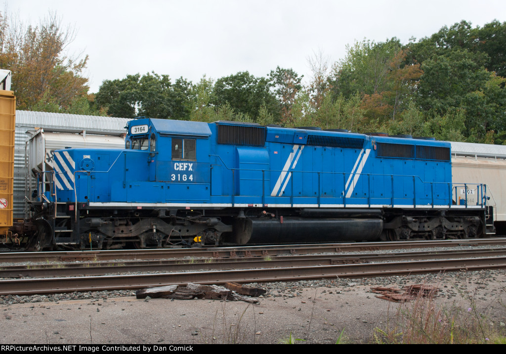 CEFX 3164Snoot nose leaser sits in the yard coupled to one au